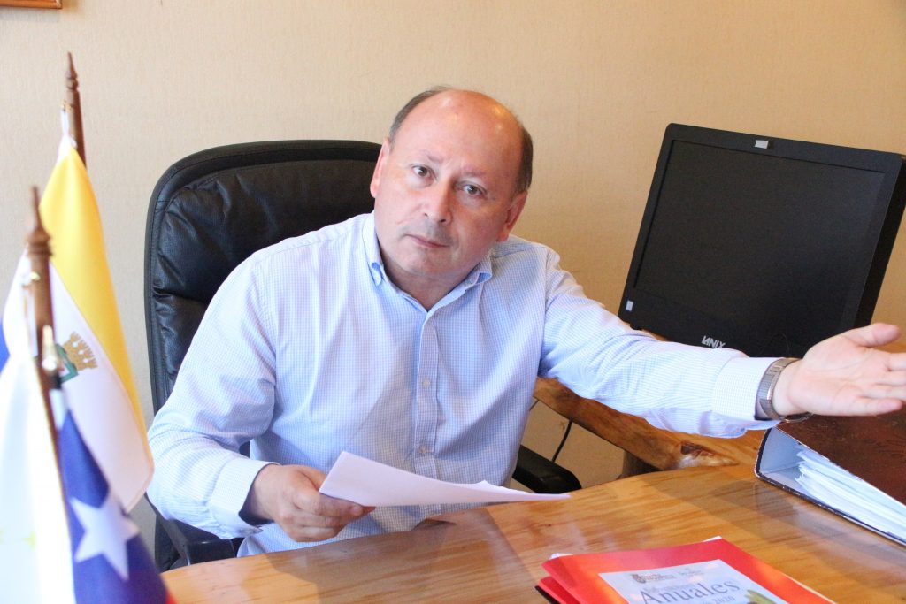 Alcalde Rodrigo Valdivia presiona a Director de Vialidad por nula ...
