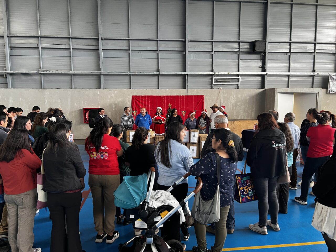 Municipalidad de Panguipulli entrega 1.870 regalos de Navidad a niños y ...