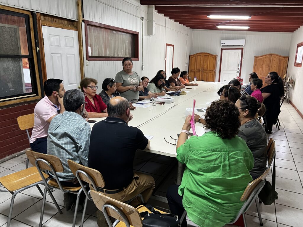 Alcalde Valdivia se reunió con la Unión Comunal de Mujeres proyectando ...