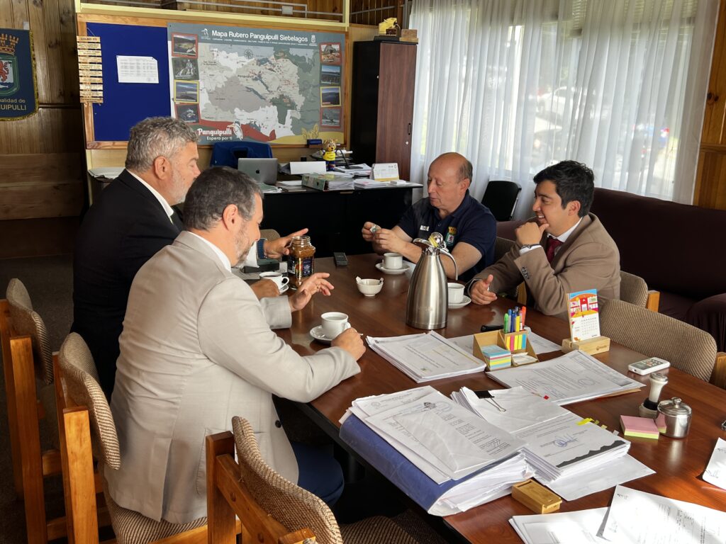 Alcalde Rodrigo Valdivia recibe al presidente nacional de los Juzgados ...